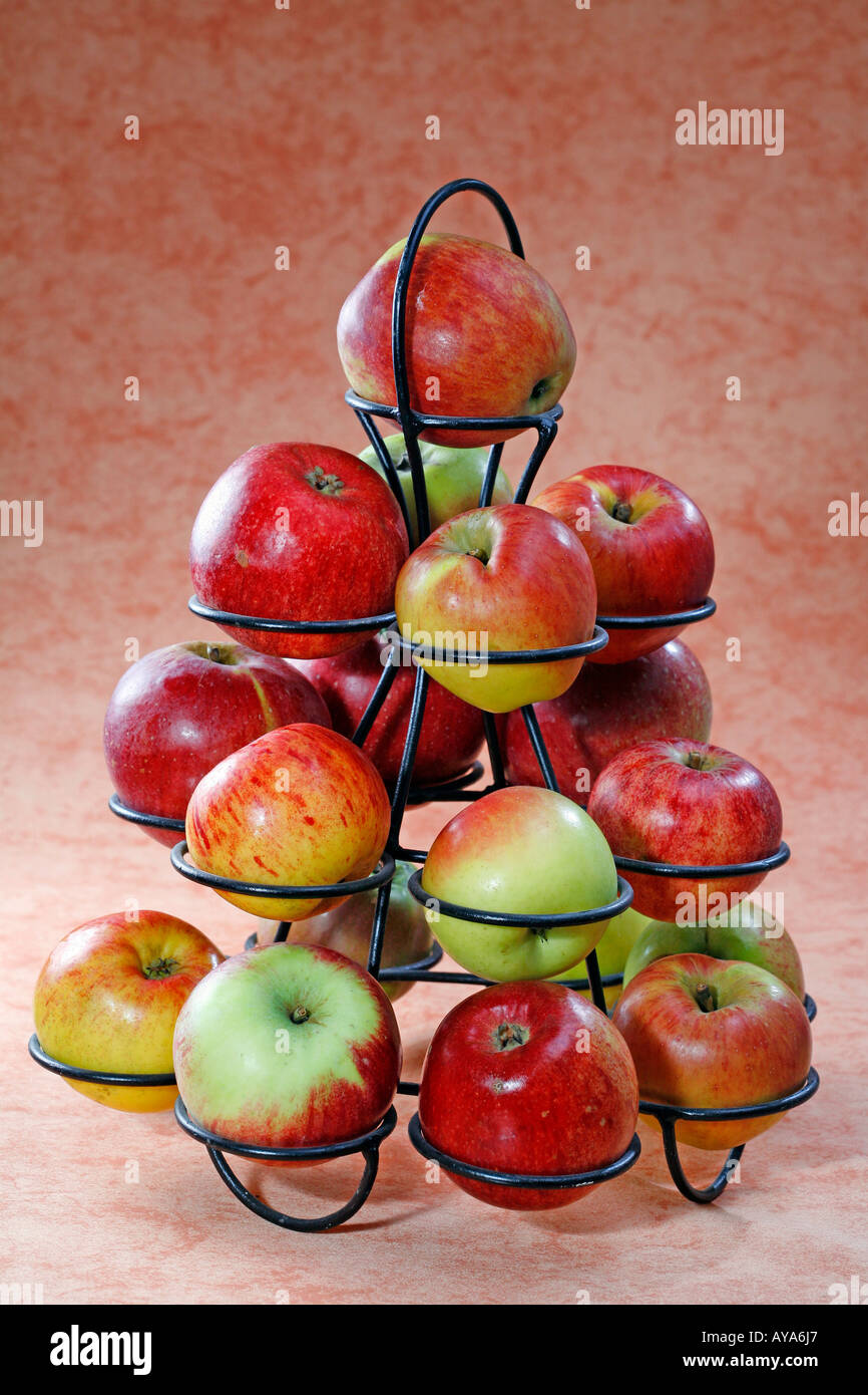 Pyramid with different kinds of apples Stock Photo - Alamy