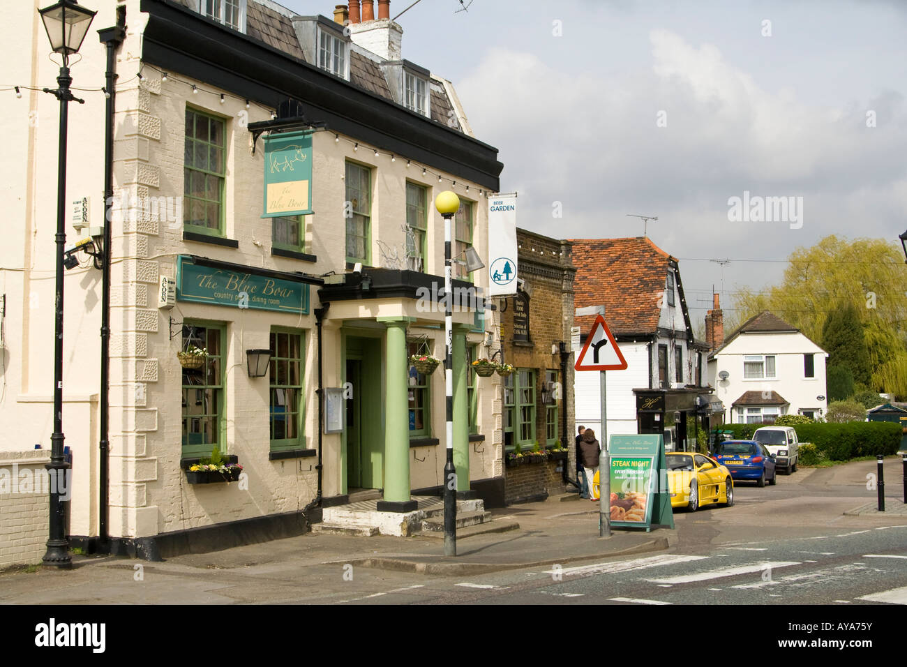 Pubs in abridge hi-res stock photography and images - Alamy