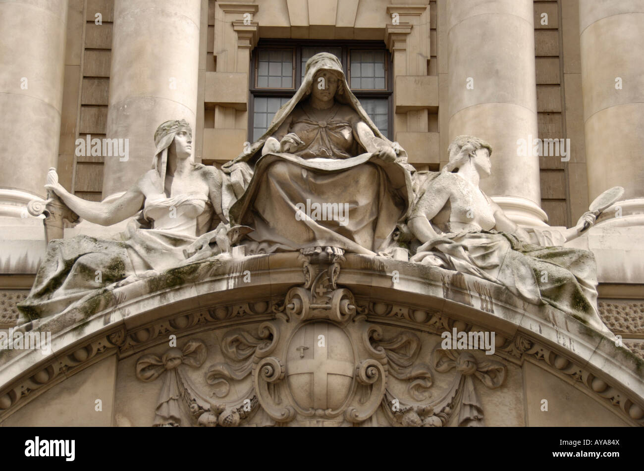 3 statues hi-res stock photography and images - Alamy