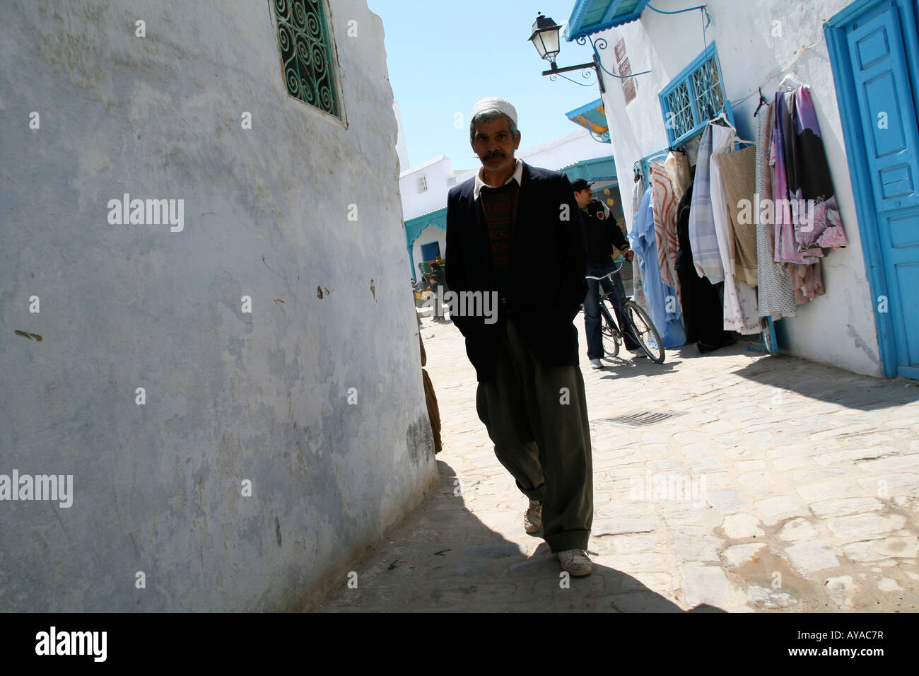 Muslim man walking hi-res stock photography and images - Alamy