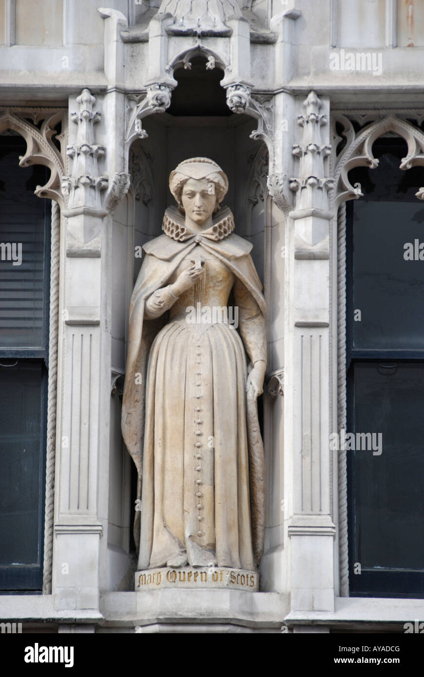Statue of Mary Queen of Scots in Fleet Street London Stock Photo - Alamy