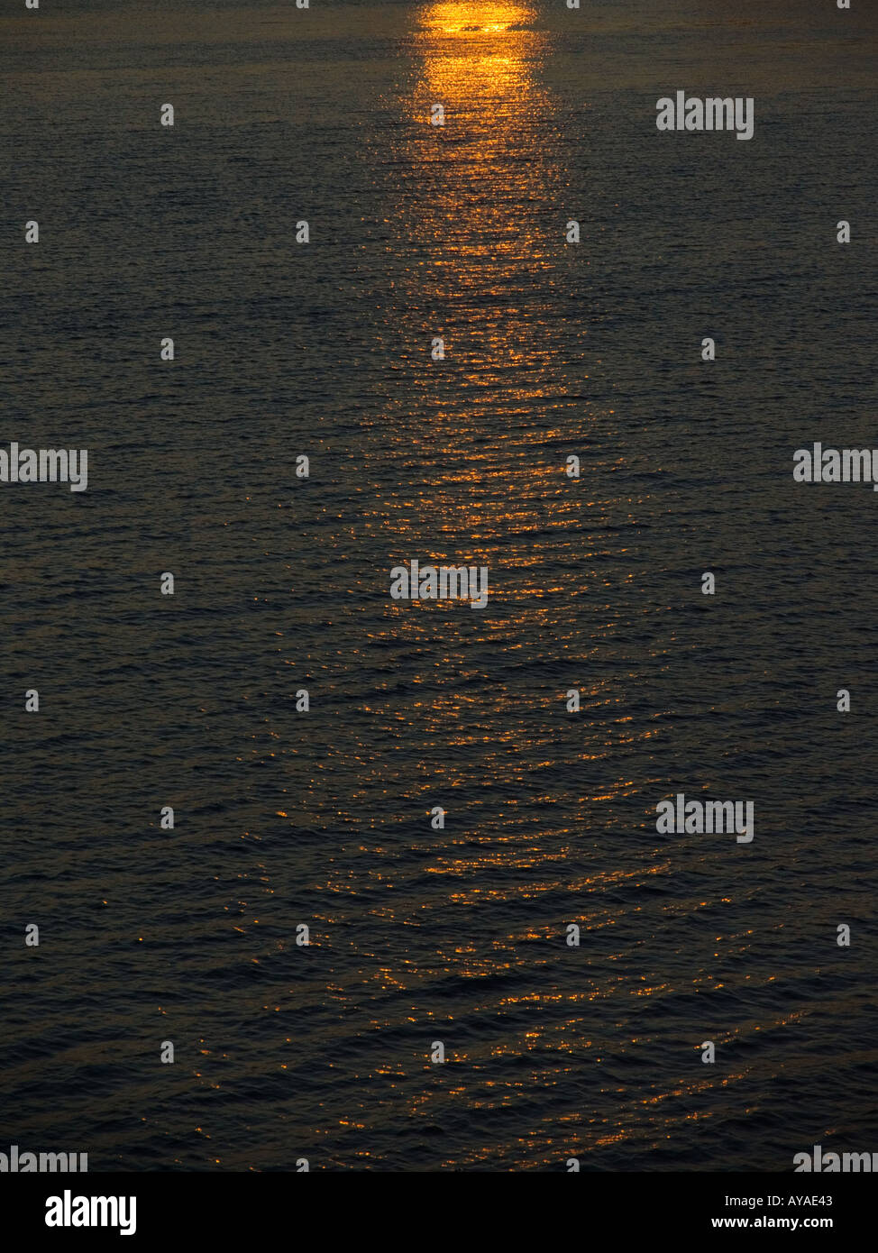 Golden sunset ocean waves hi-res stock photography and images - Alamy