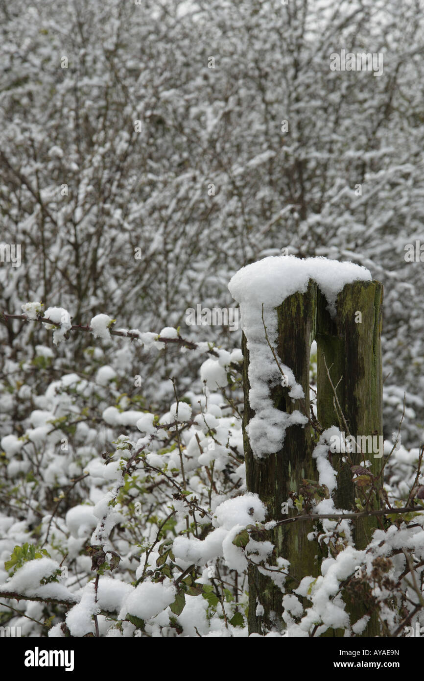 Wooden post snow hi-res stock photography and images - Alamy