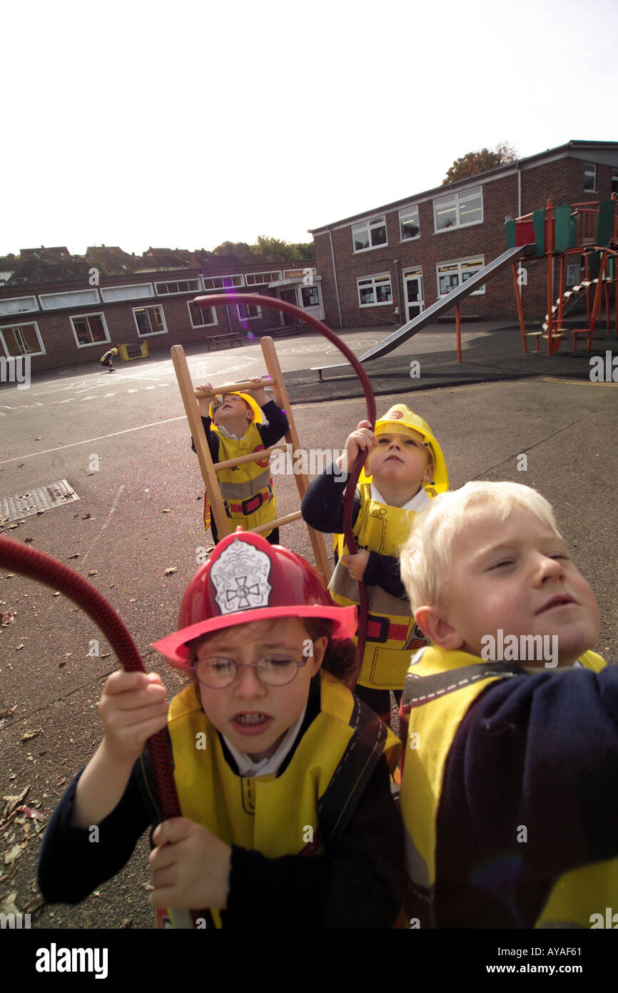 Teaching kids fire safety hi-res stock photography and images - Alamy