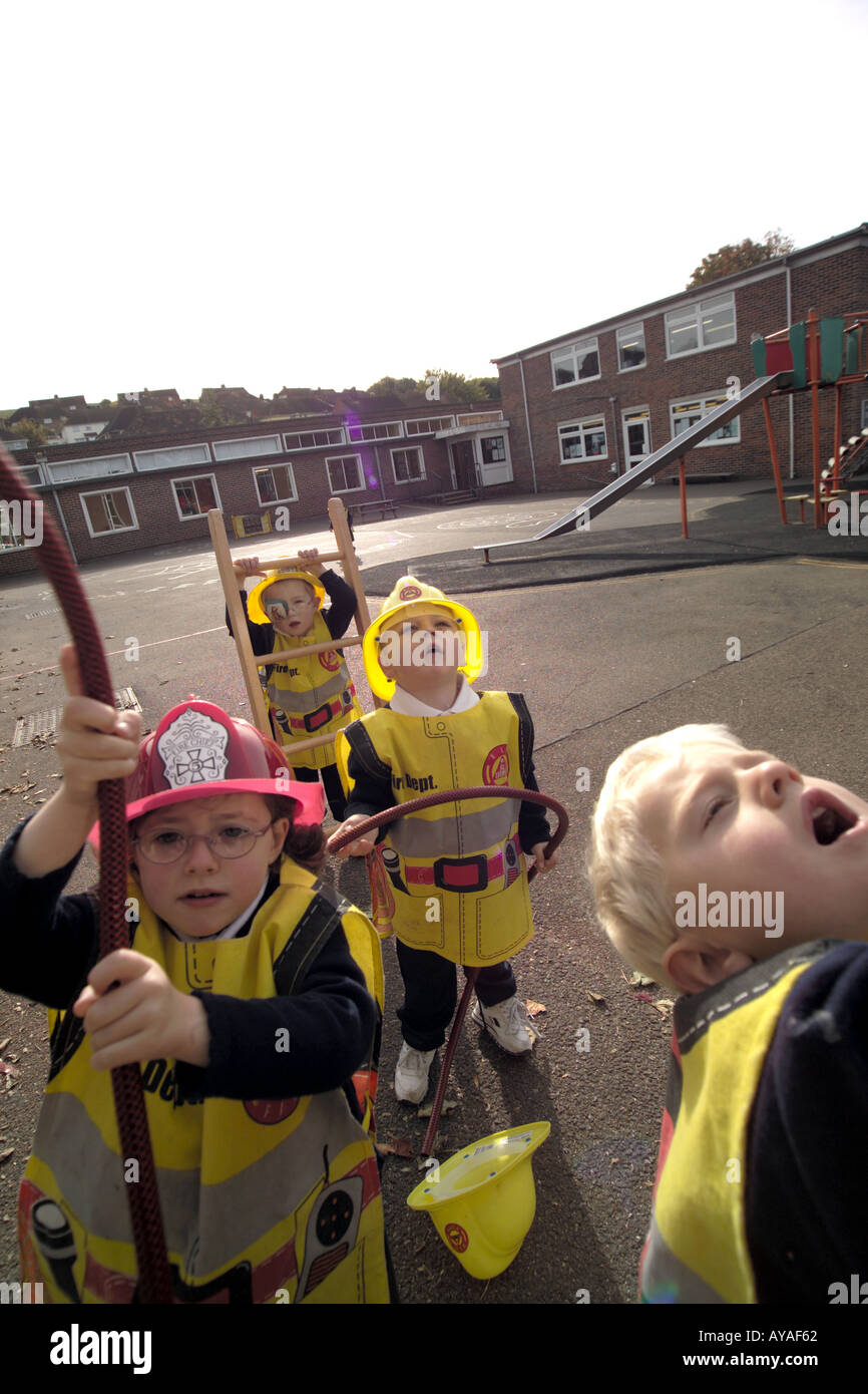 Teaching kids fire safety hi-res stock photography and images - Alamy