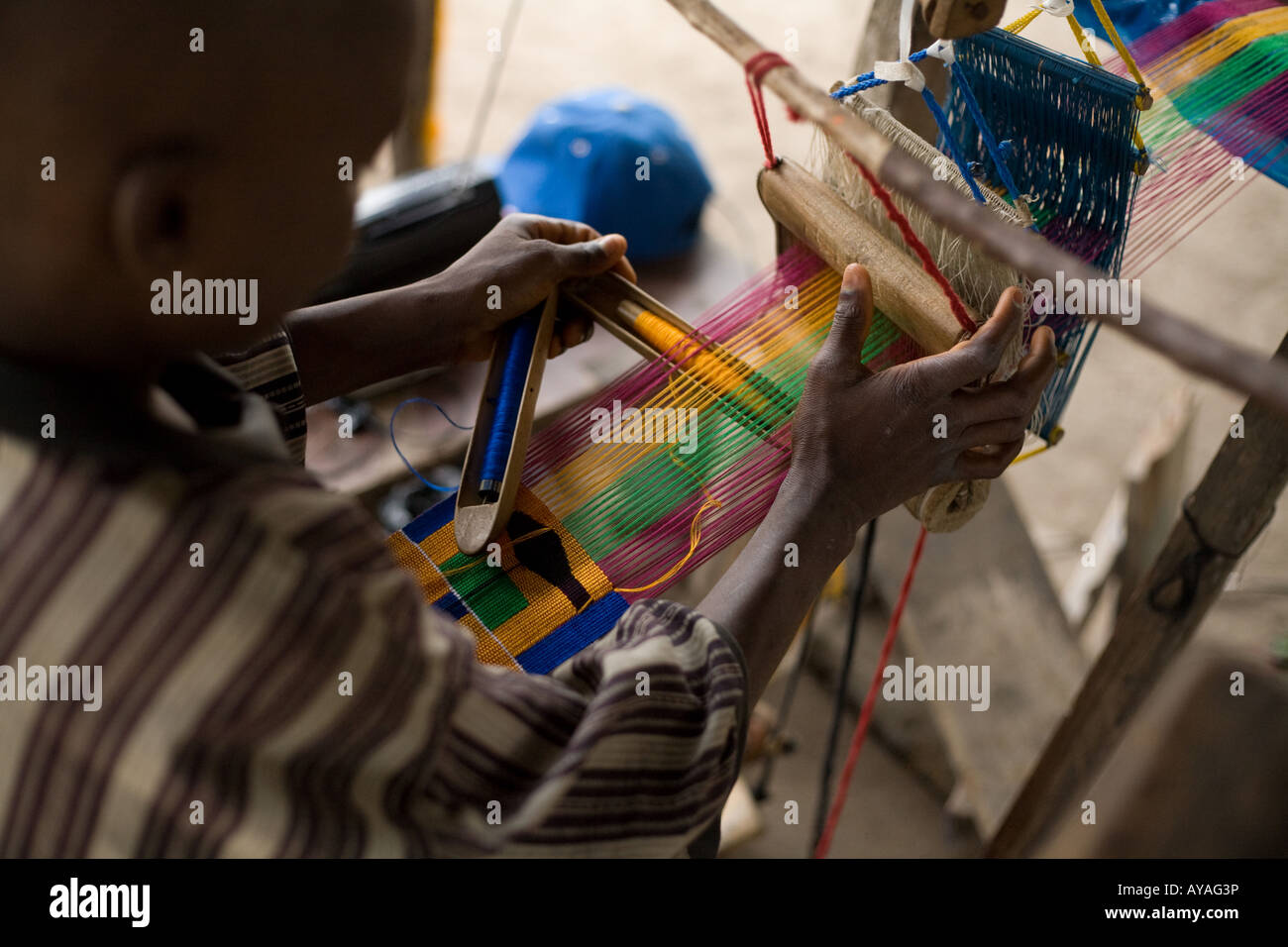 Boy weaving kente cloth Ghana Stock Photo - Alamy