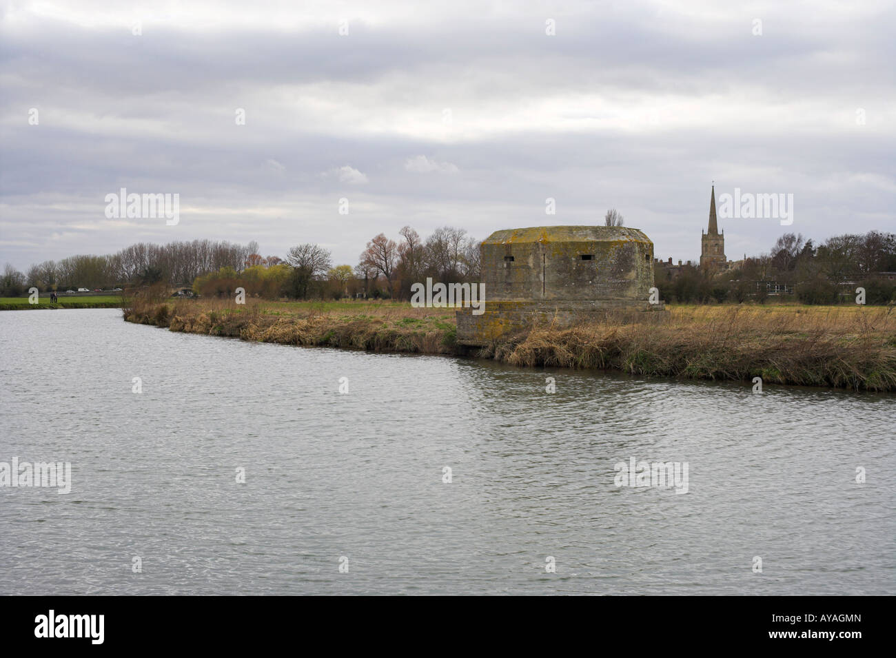 "River Thames" Lechlade and "St Lawrence" Church UK Stock Photo - Alamy