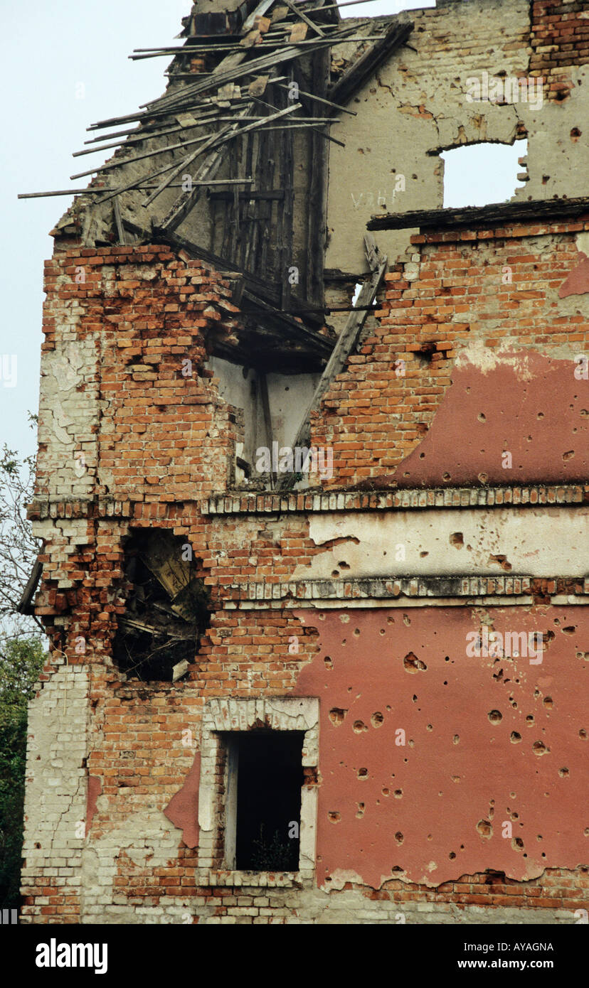 War damaged buildings in vukovar hi-res stock photography and images ...
