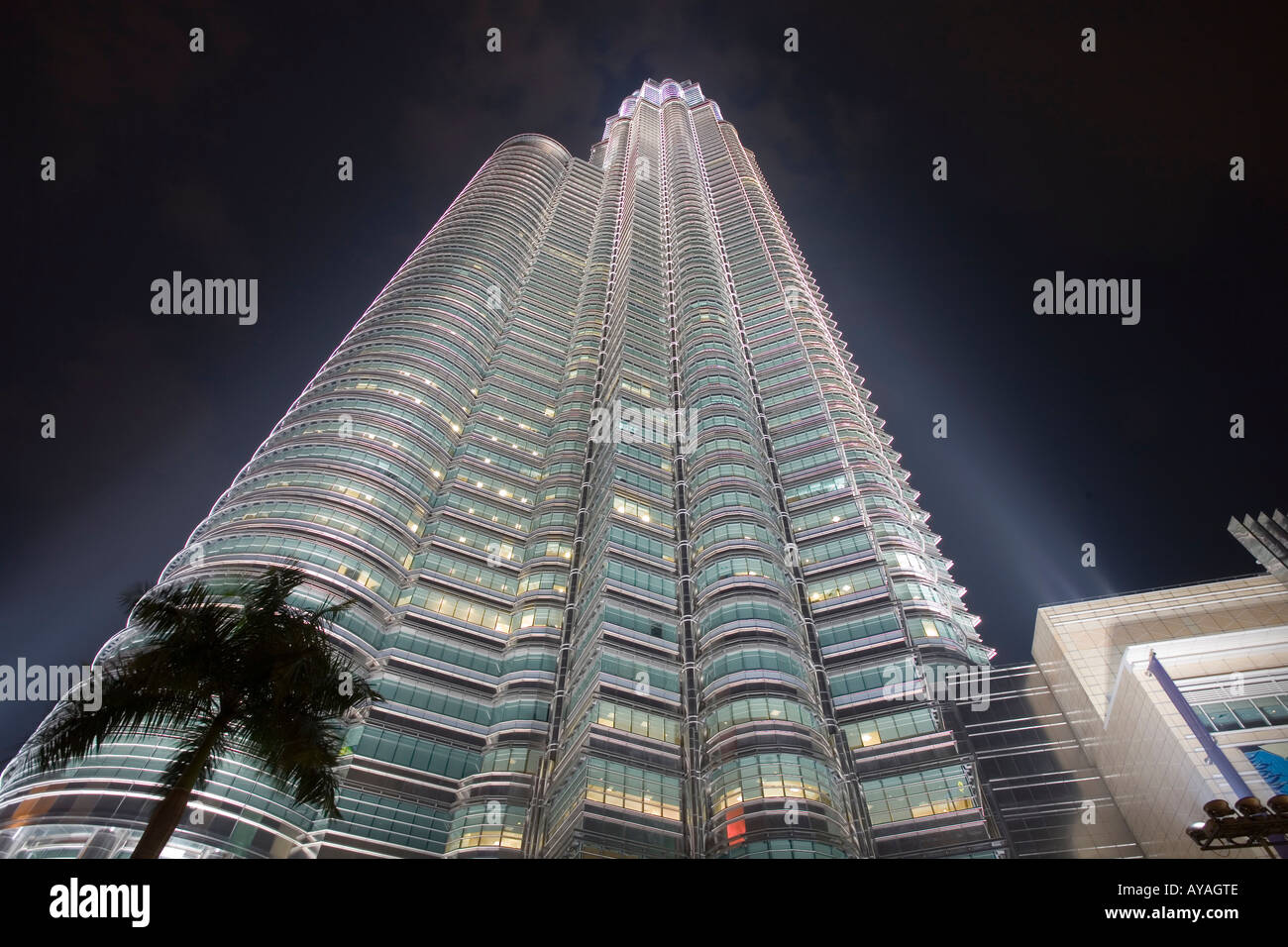 88 story towers hi-res stock photography and images - Alamy