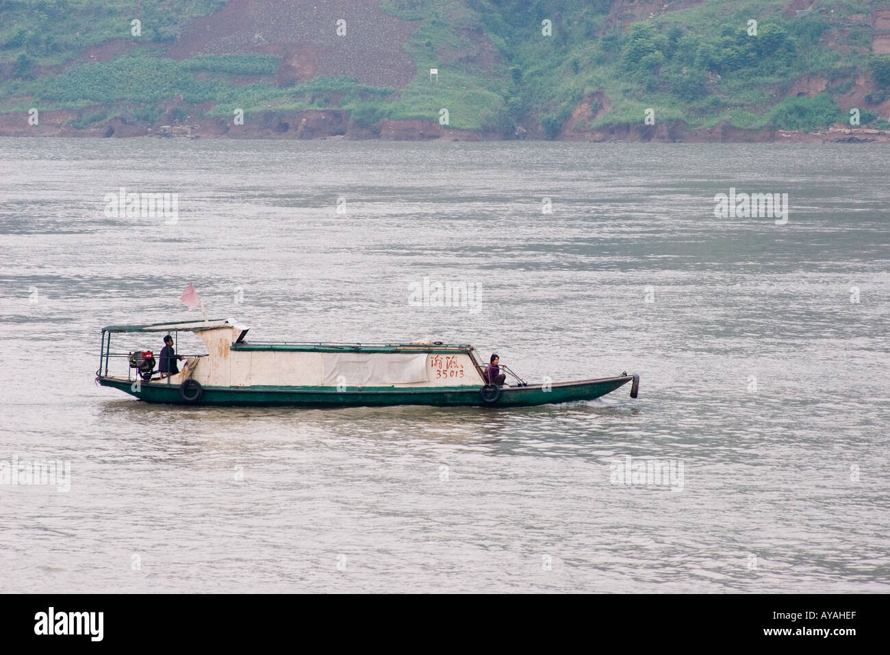 Small chinese boat on the Yangtze river in China Stock Photo - Alamy