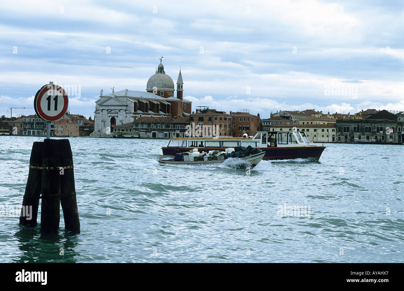 Road signs venice italy hi-res stock photography and images - Alamy