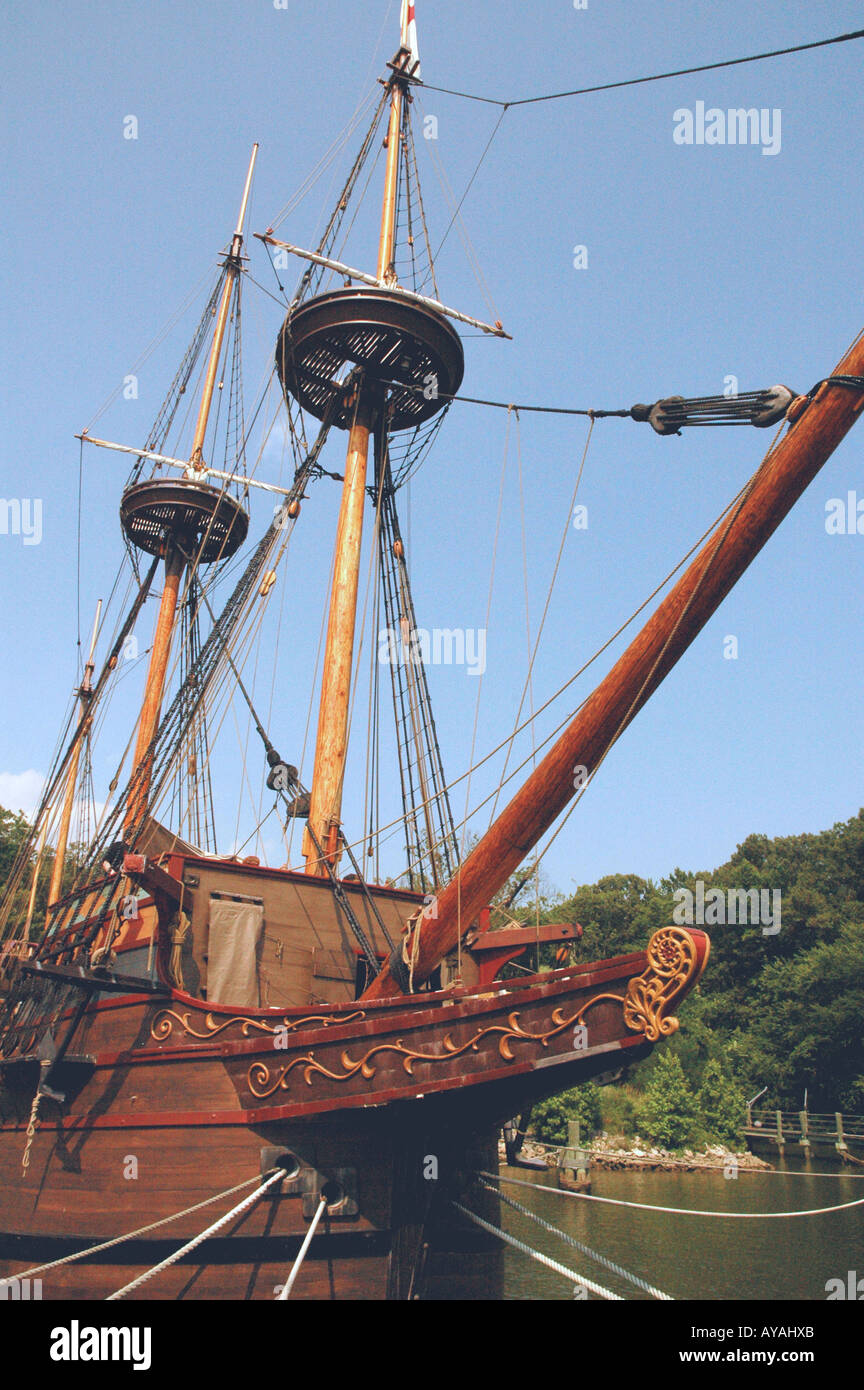 Jamestown Settlement ship replica bow mast rigging Stock Photo - Alamy