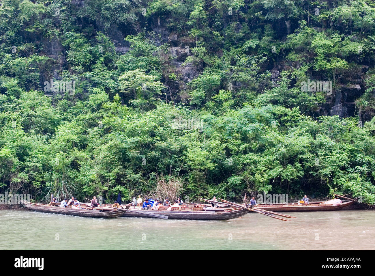Traditional chinese boats on yangtze hi-res stock photography and ...
