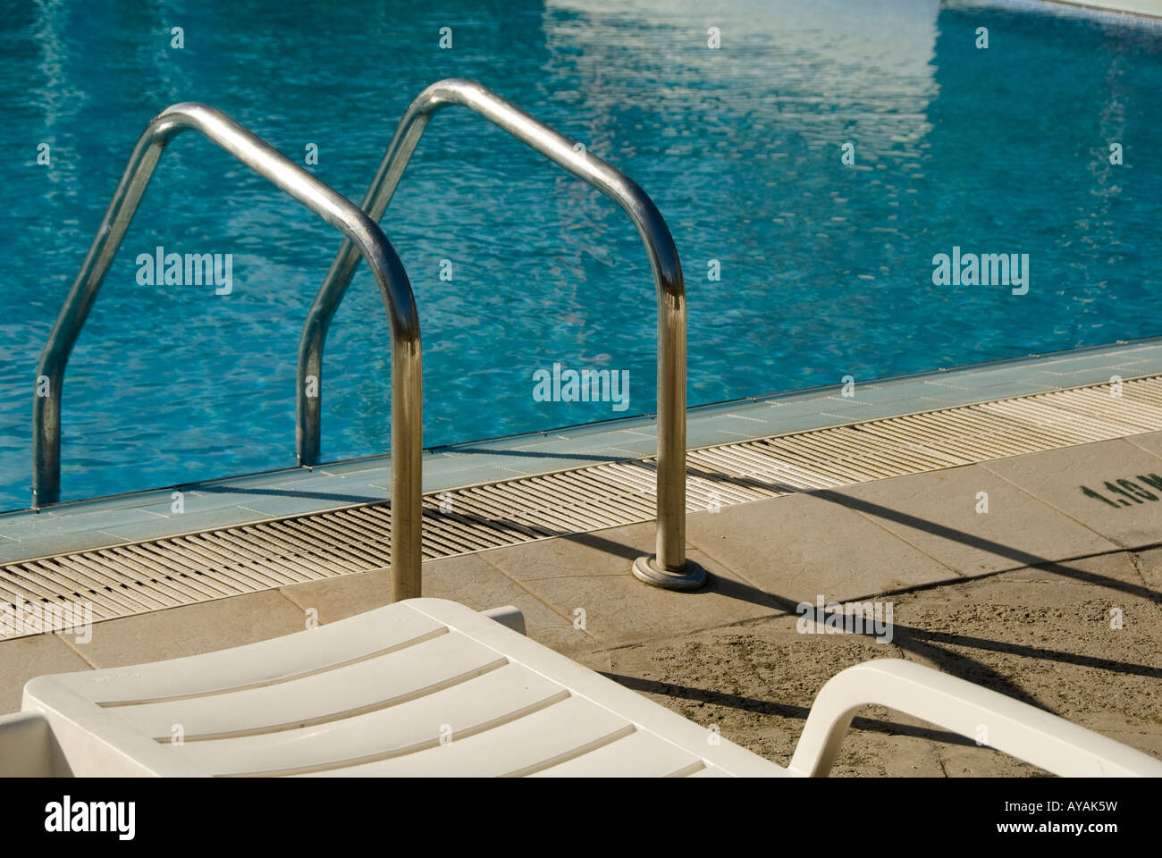 empty swimming pool Stock Photo - Alamy