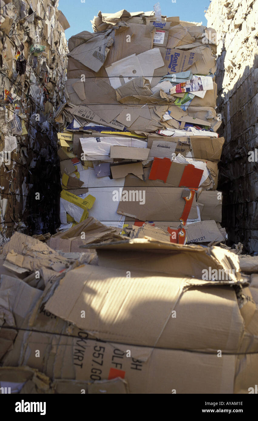 Papier carton hi-res stock photography and images - Alamy