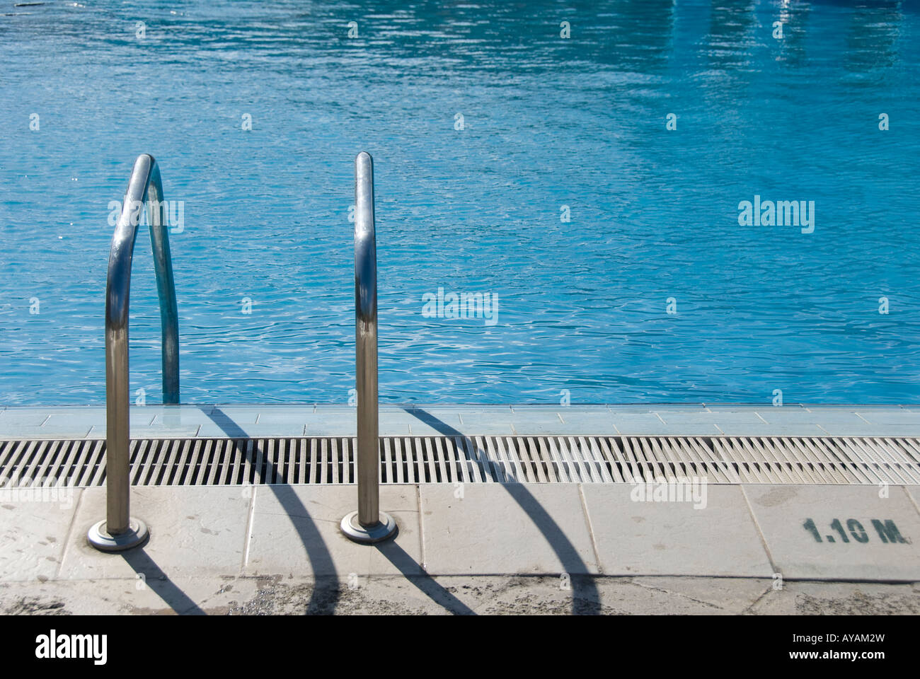 empty swimming pool Stock Photo - Alamy