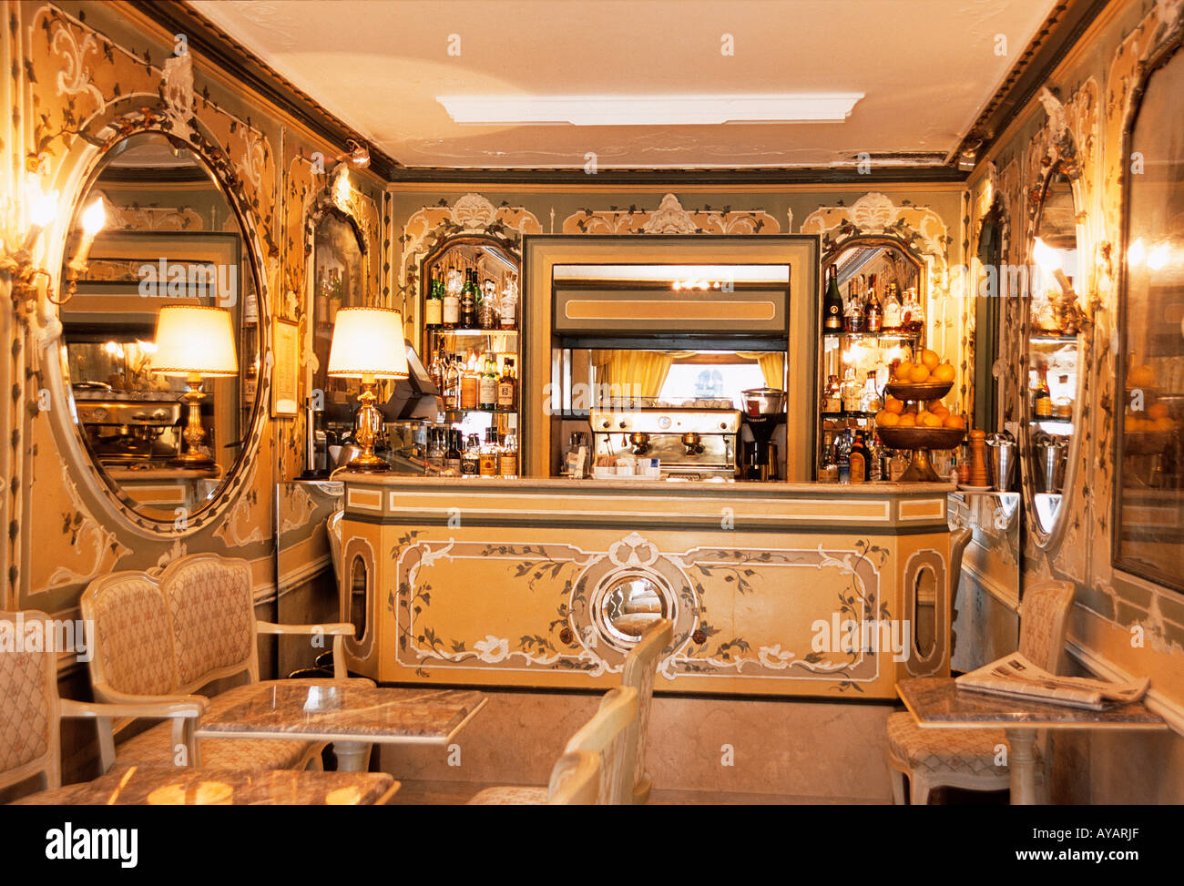 Cafe quadri hi-res stock photography and images - Alamy