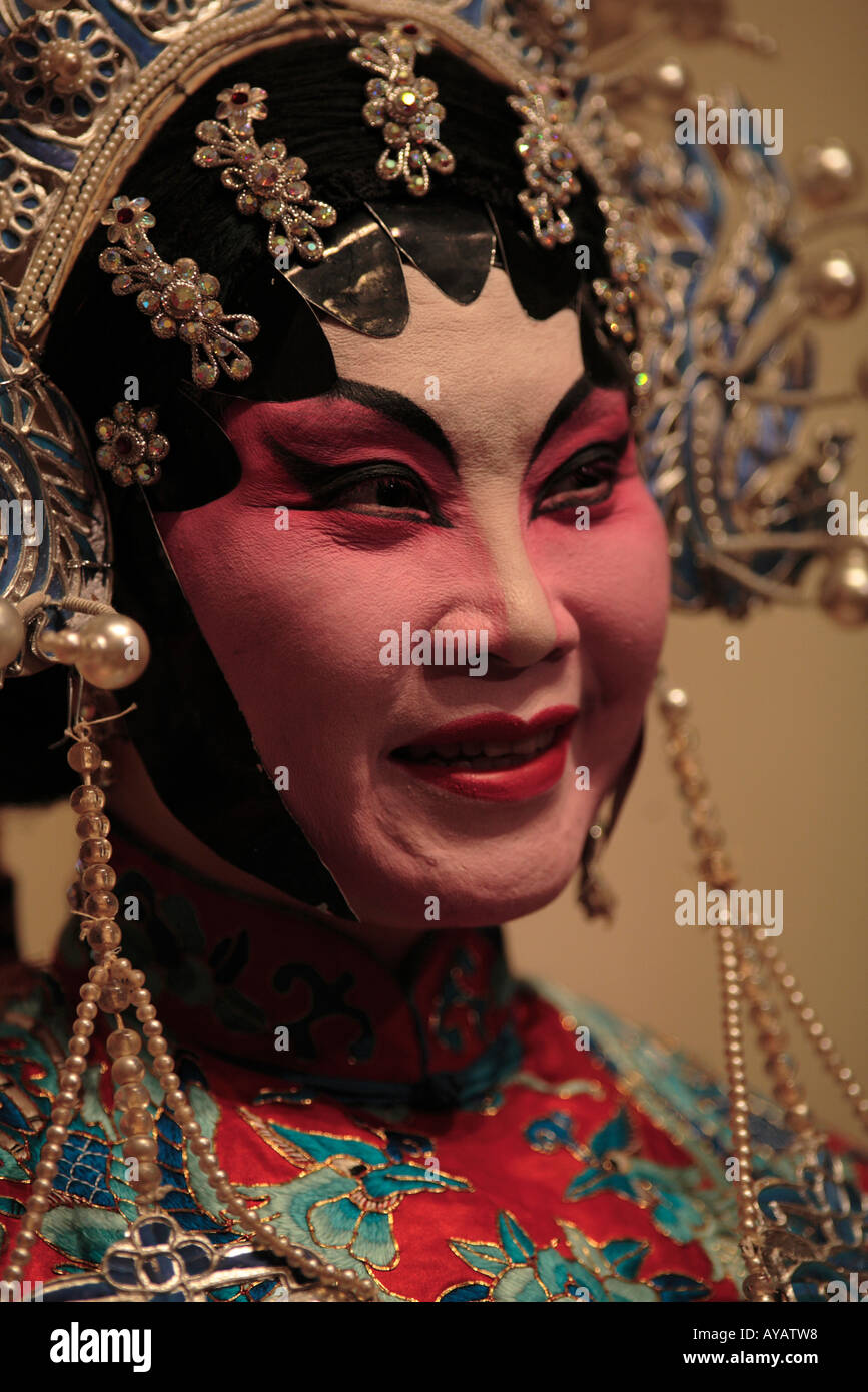 Singapore singers hi-res stock photography and images - Alamy