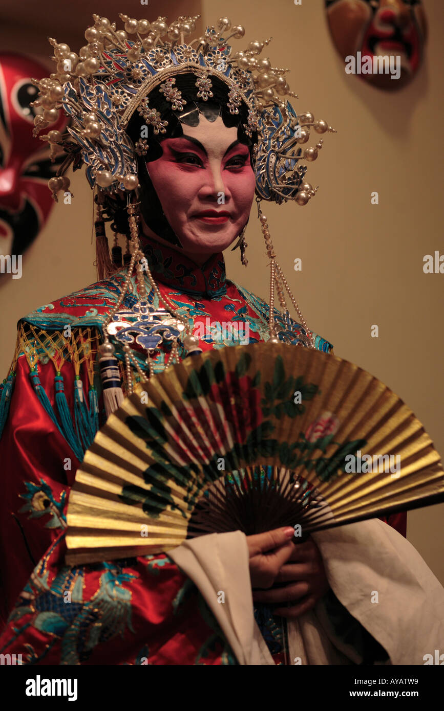 Singapore singers hi-res stock photography and images - Alamy