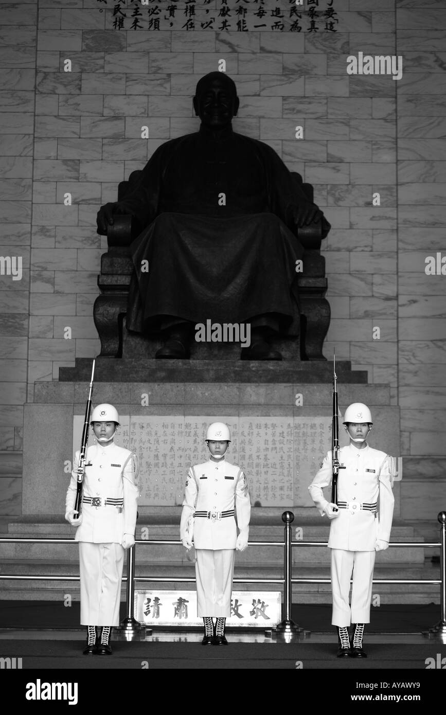 Taiwan Taipei Changing of the honor guard inside Chiang Kai Shek Memorial Stock Photo - Alamy