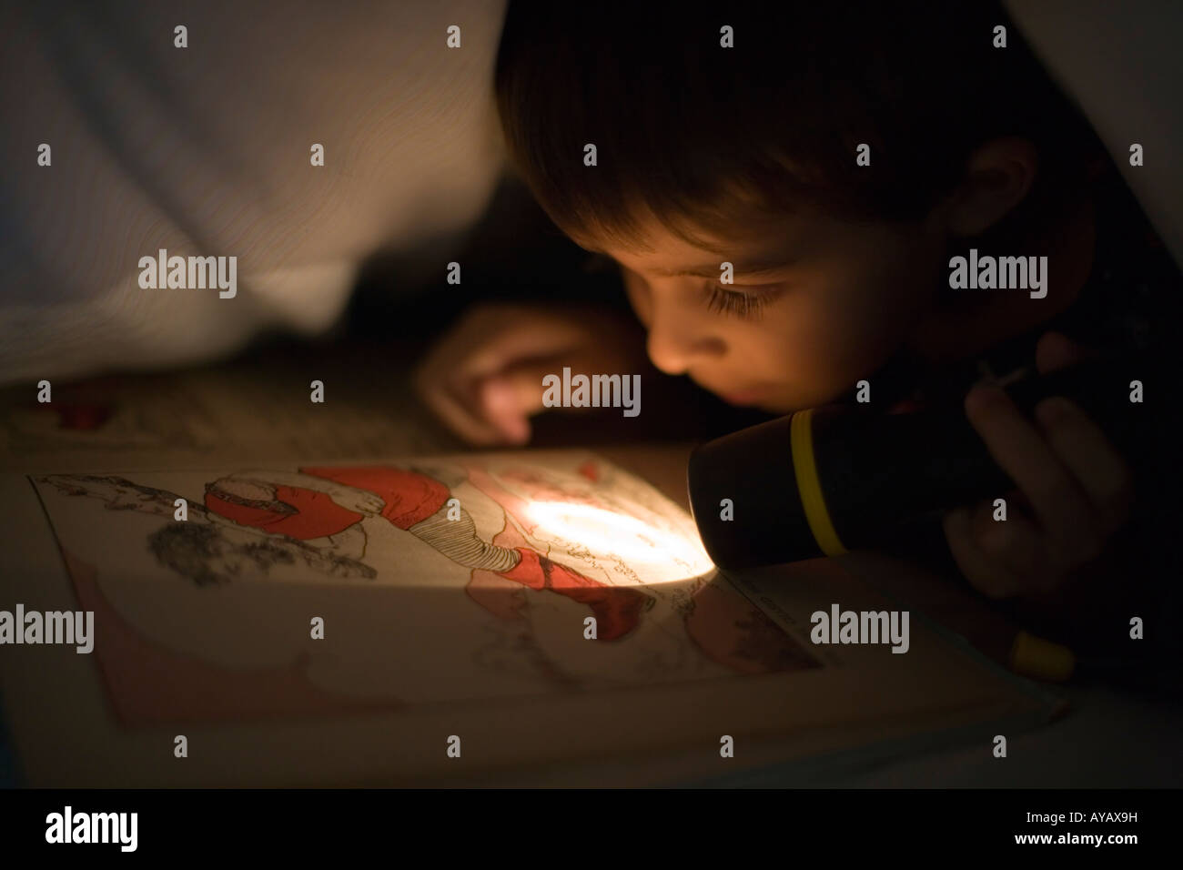 Child book under covers hi-res stock photography and images - Alamy