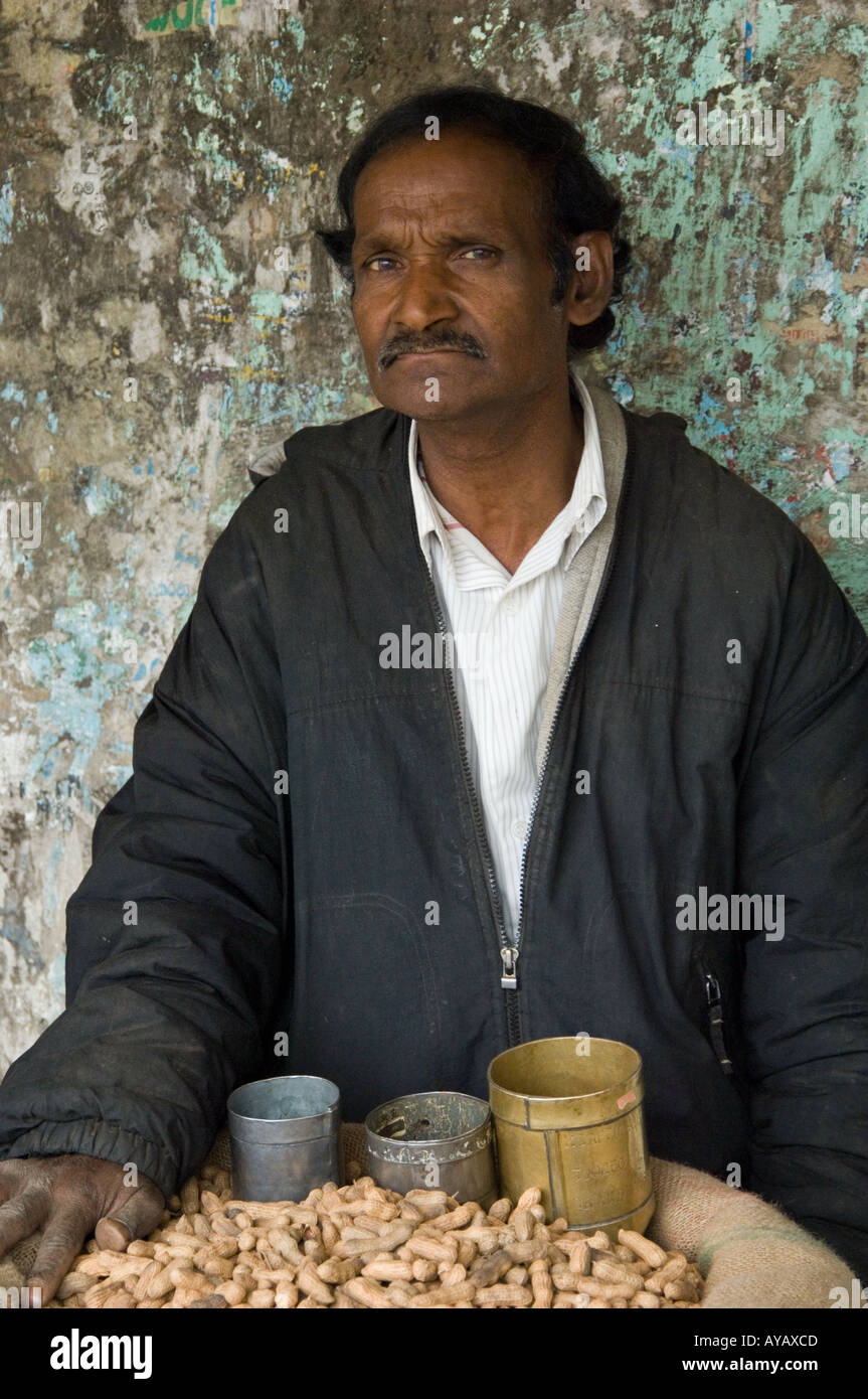 Peanut seller sri lanka hi-res stock photography and images - Alamy