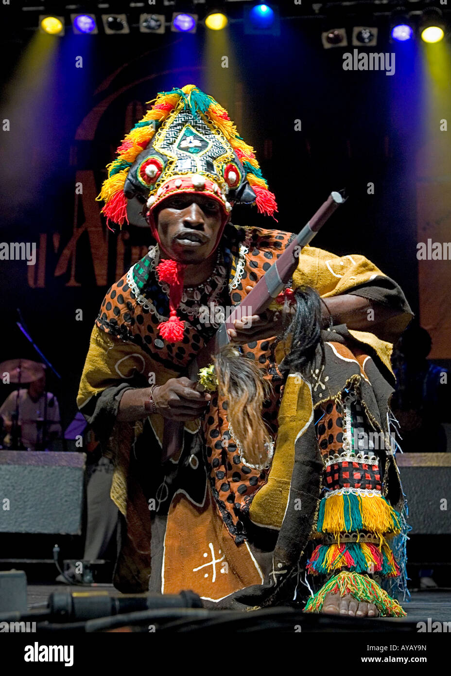 African dancer stage hi-res stock photography and images - Alamy