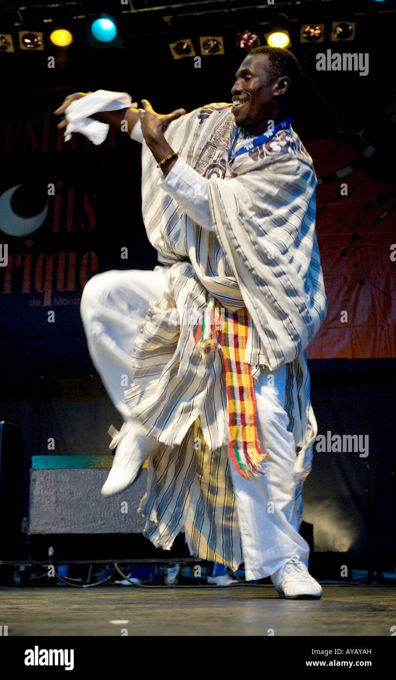 African dancer stage performance hi-res stock photography and images ...