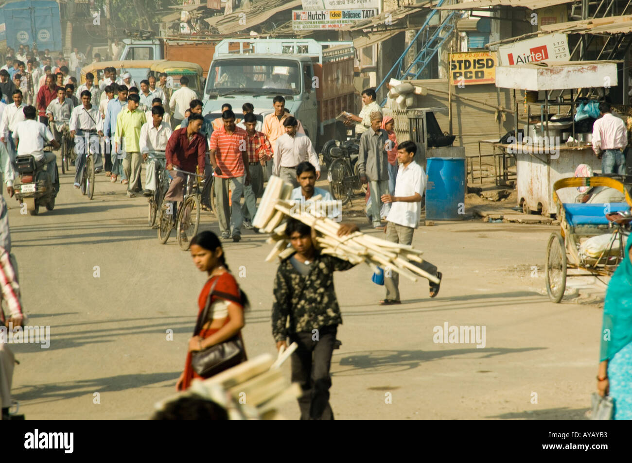 People Over Crowded Street India Stock Photos & People Over Crowded ...