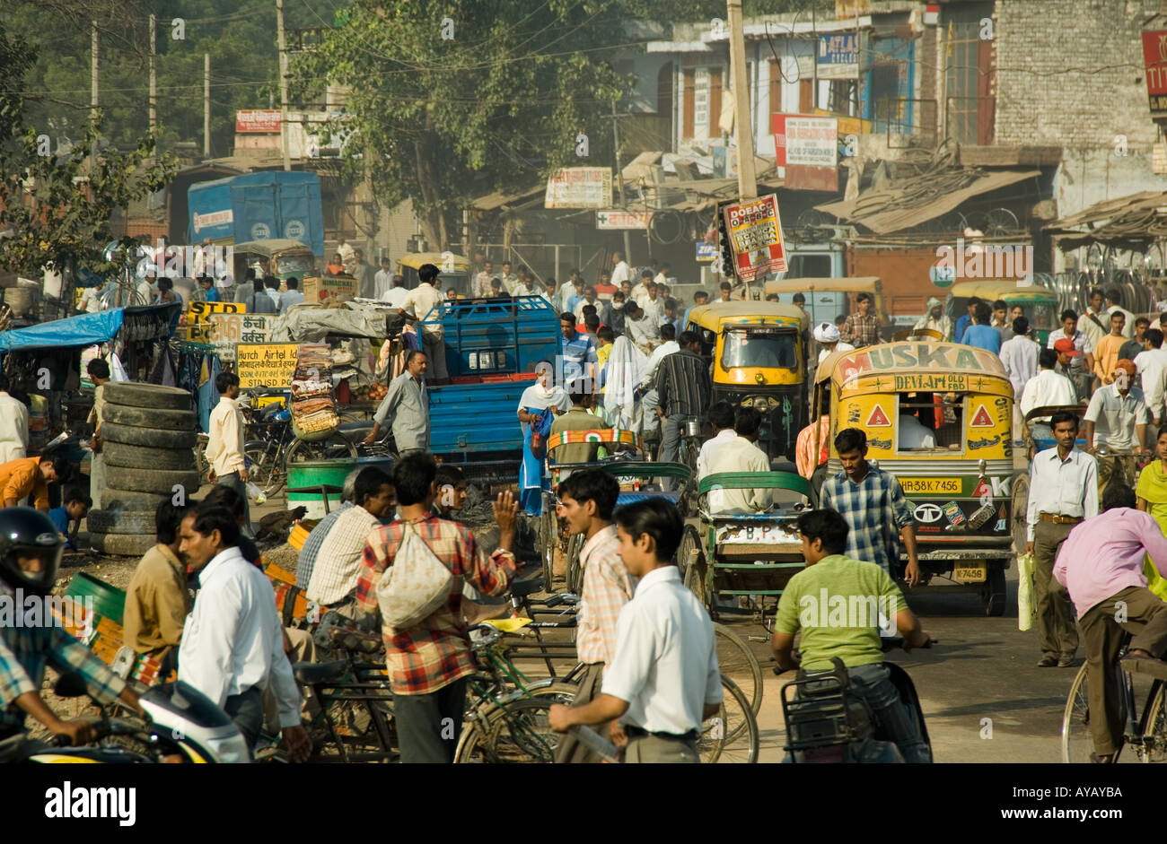 Hectic busy street scene on the road from Delhi to Agra, India Stock ...
