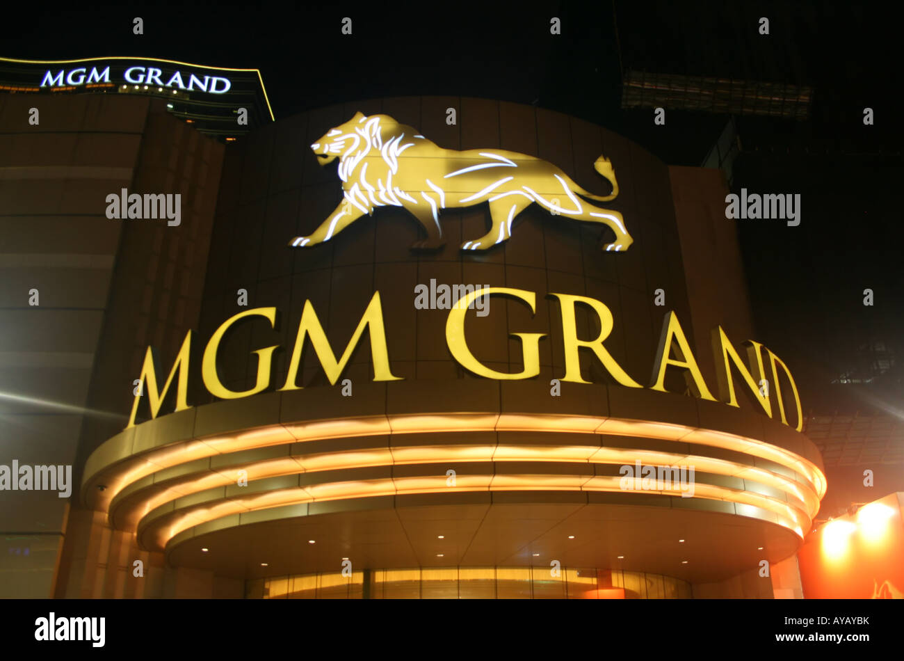 Mgm lion entrance mgm hotel hi-res stock photography and images - Alamy
