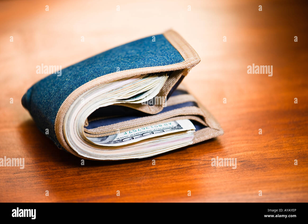 Wallet full of money Stock Photo - Alamy
