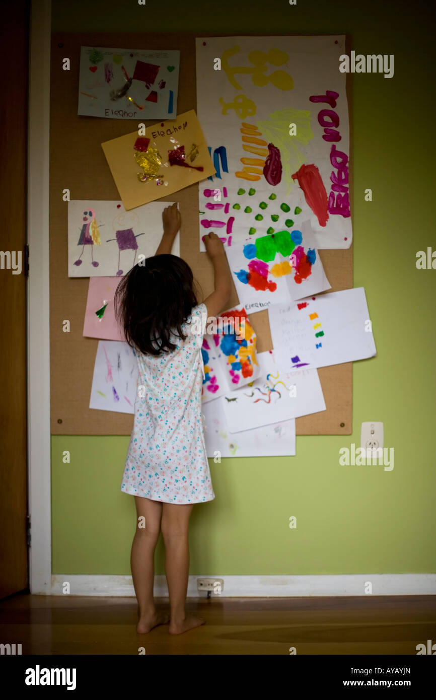 Four year old girl drawing hi-res stock photography and images - Alamy