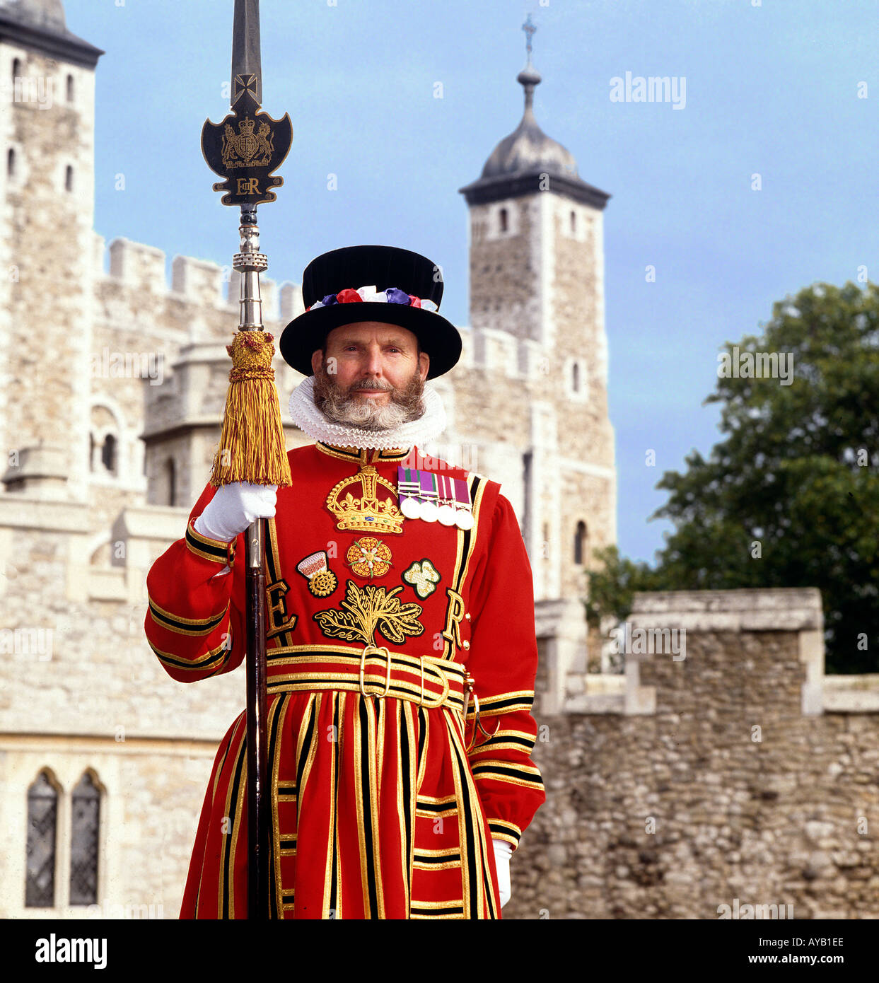 Beefeater soldier hi-res stock photography and images - Alamy