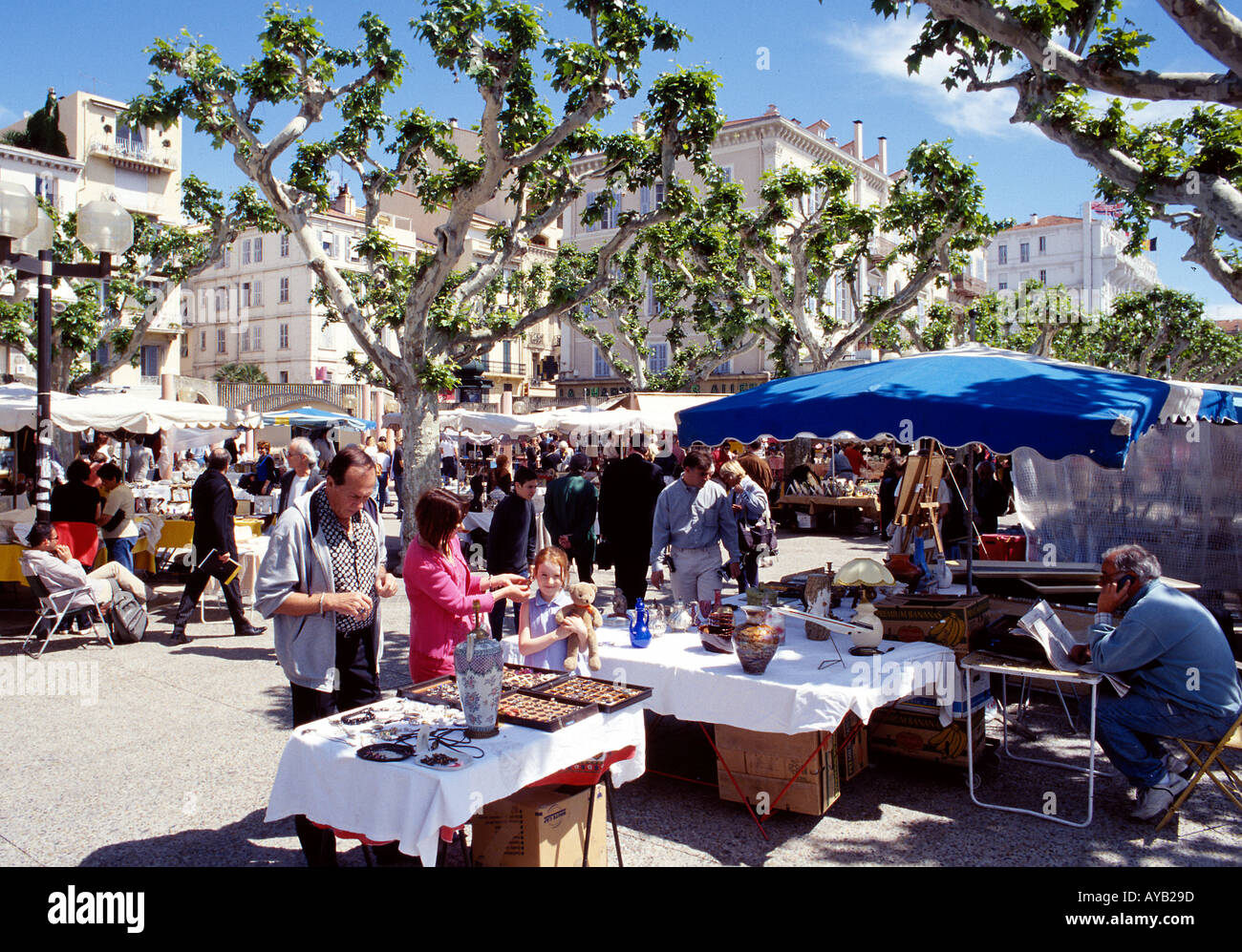 Antique and flea market in Cannes Stock Photo - Alamy