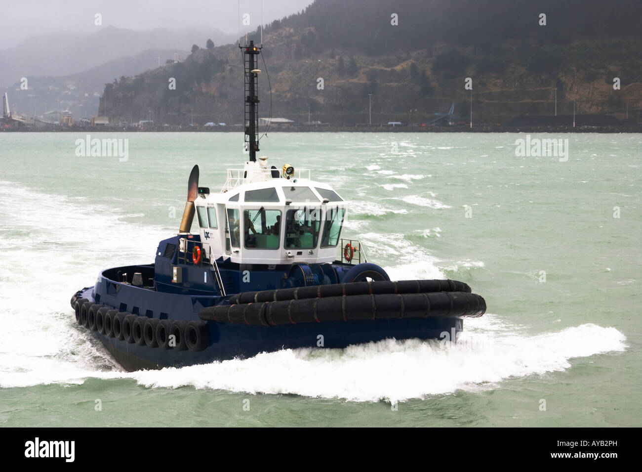 Powerful tugboat hi-res stock photography and images - Alamy