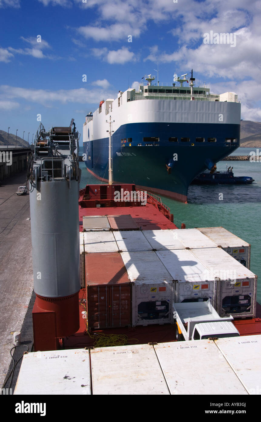 Car carrier ships shipping hi-res stock photography and images - Alamy