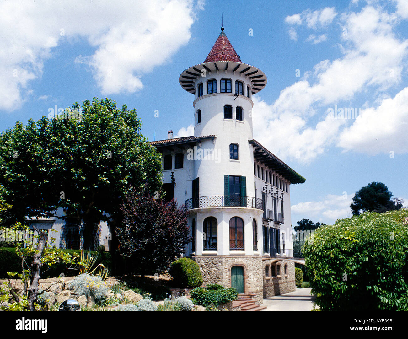 Codorniu Chateau and Vineyards that produce Cava Sparkling White ...