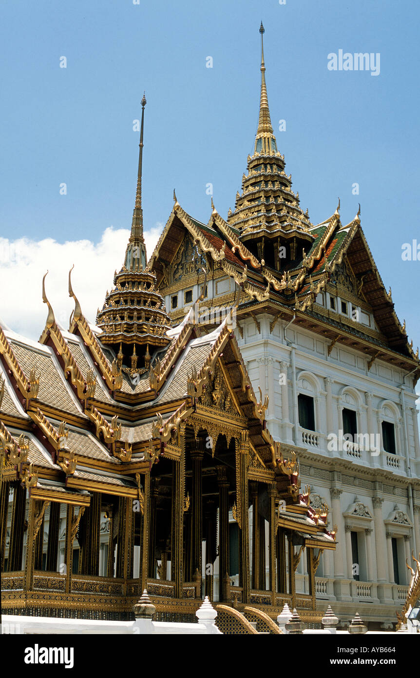 Temples in the grounds of the Great palce in Bankok Thailand Stock ...
