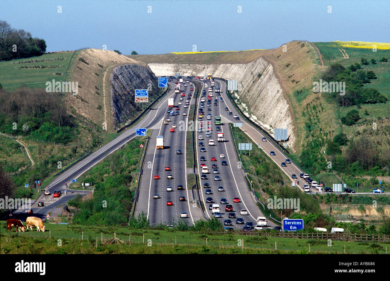 M3 Motorway traffic cuts through the countryside at Twyford Down near ...
