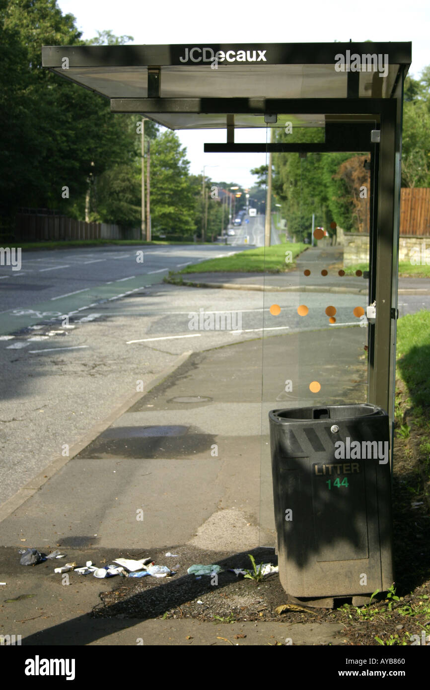 Bus stop shelter litter bin hi-res stock photography and images - Alamy