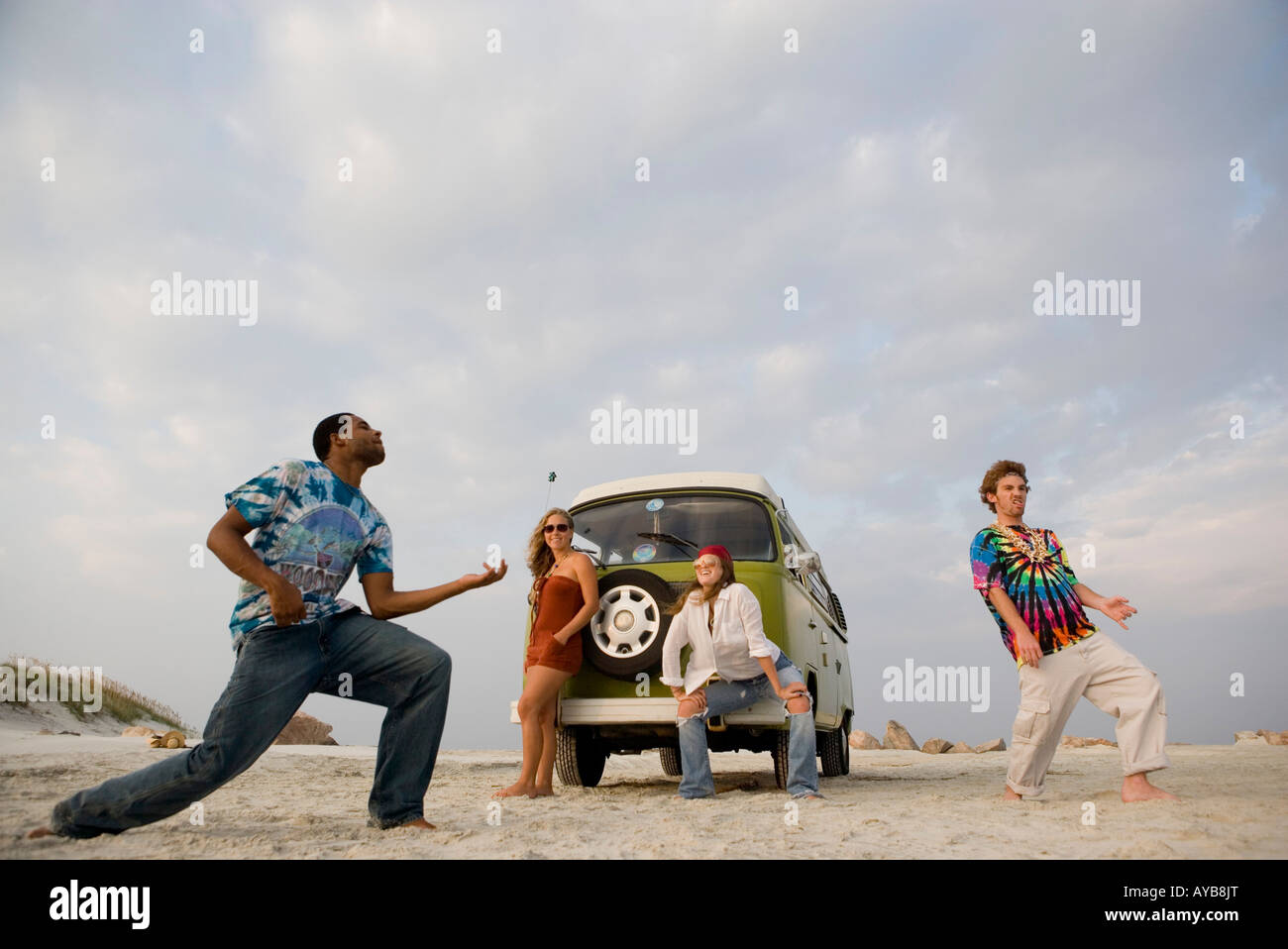 Hippies dancing 1960s hi-res stock photography and images - Alamy