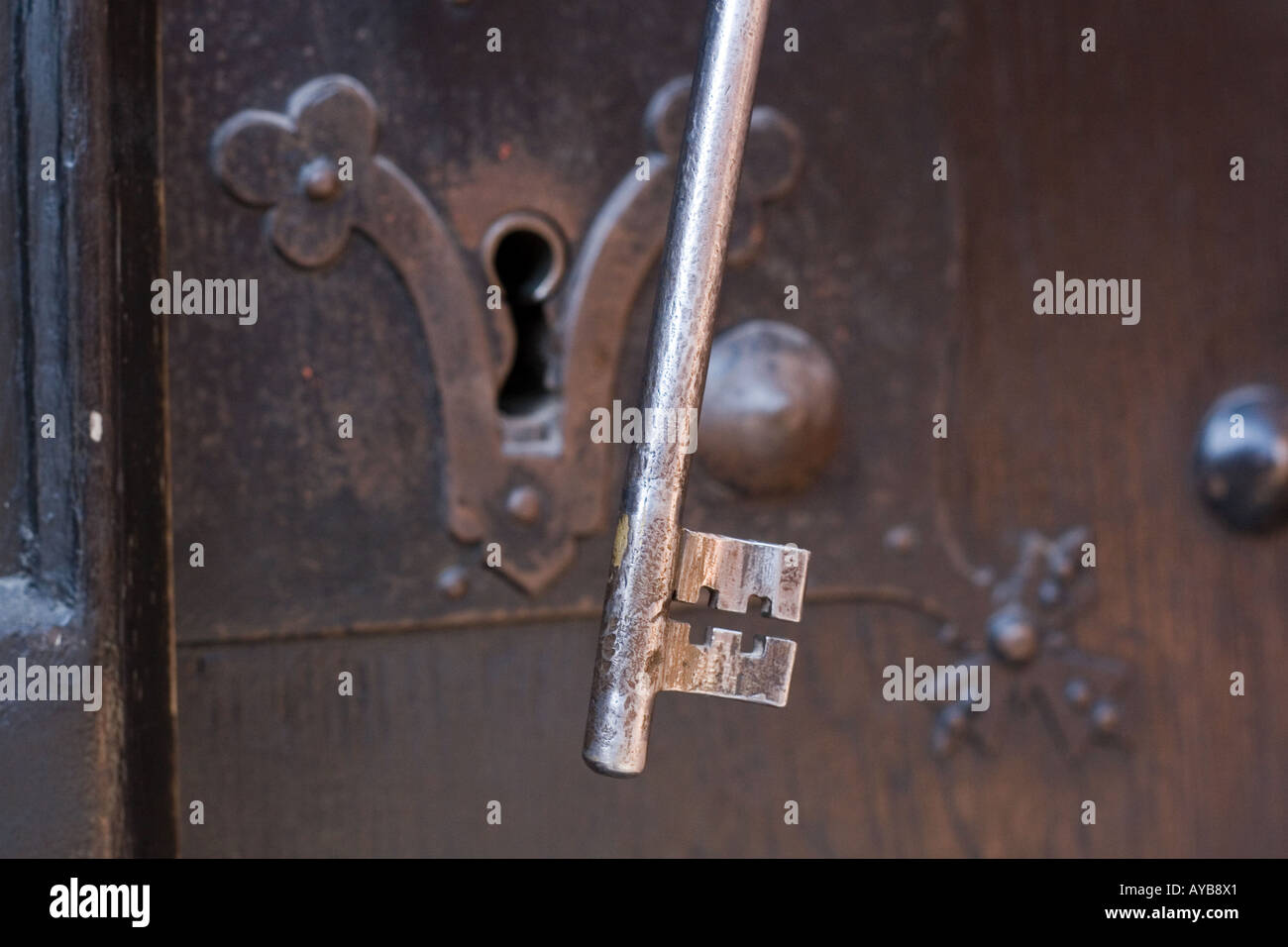 Key and keyhole Stock Photo - Alamy