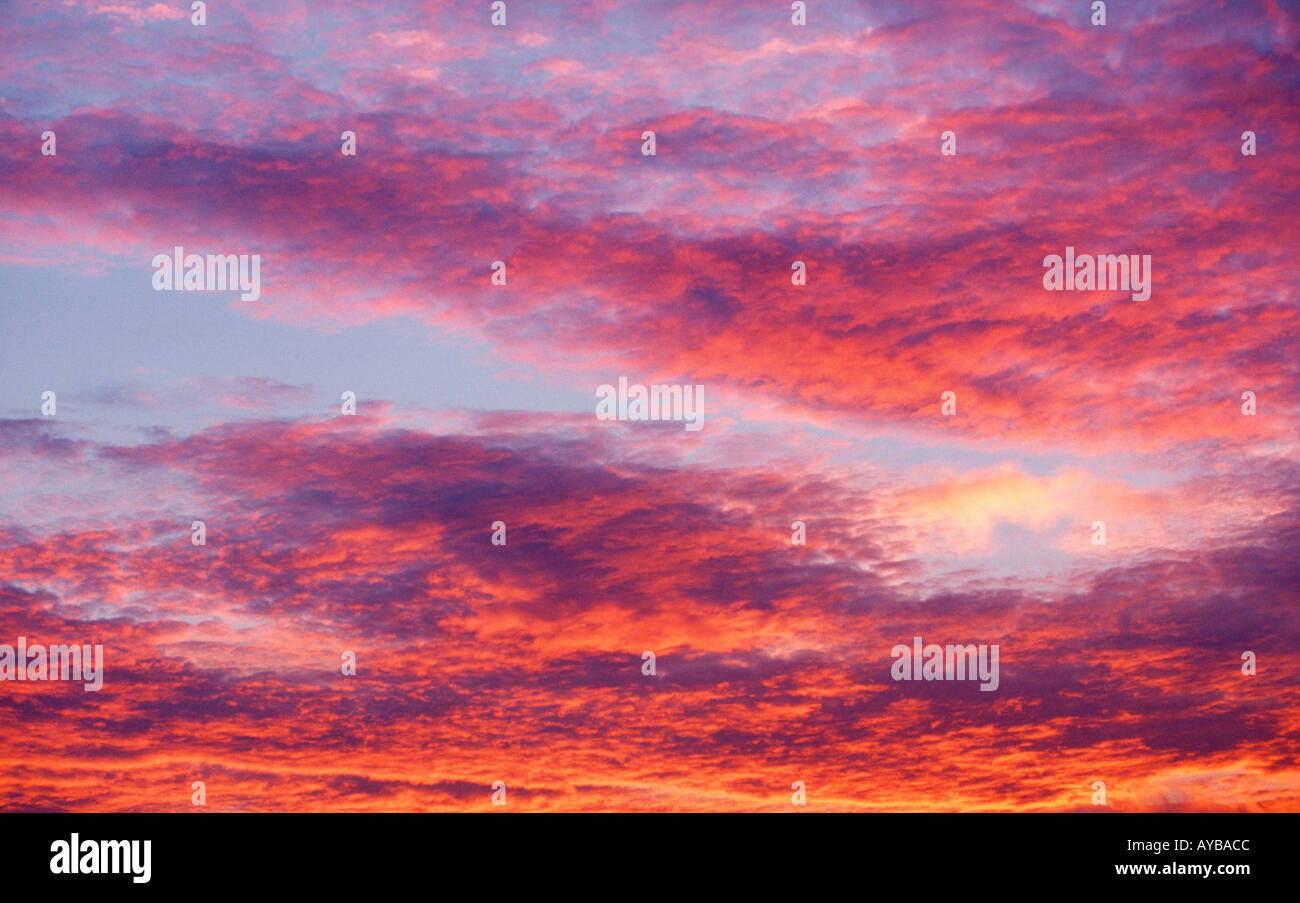 Clouds at dawn Wolken in der Morgendaemmerung Himmel sky Querformat ...