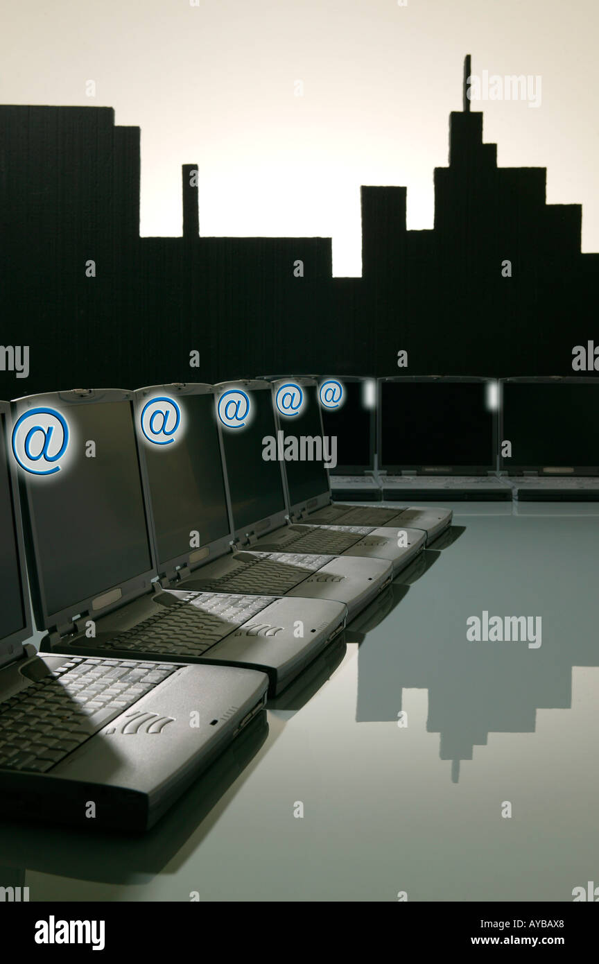 Webcafe hi-res stock photography and images - Alamy