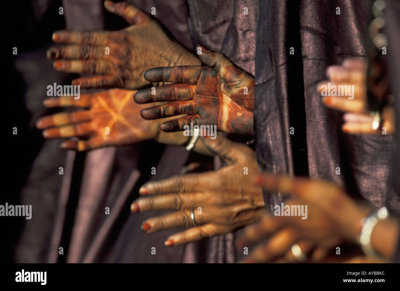 Black people clapping hi-res stock photography and images - Alamy