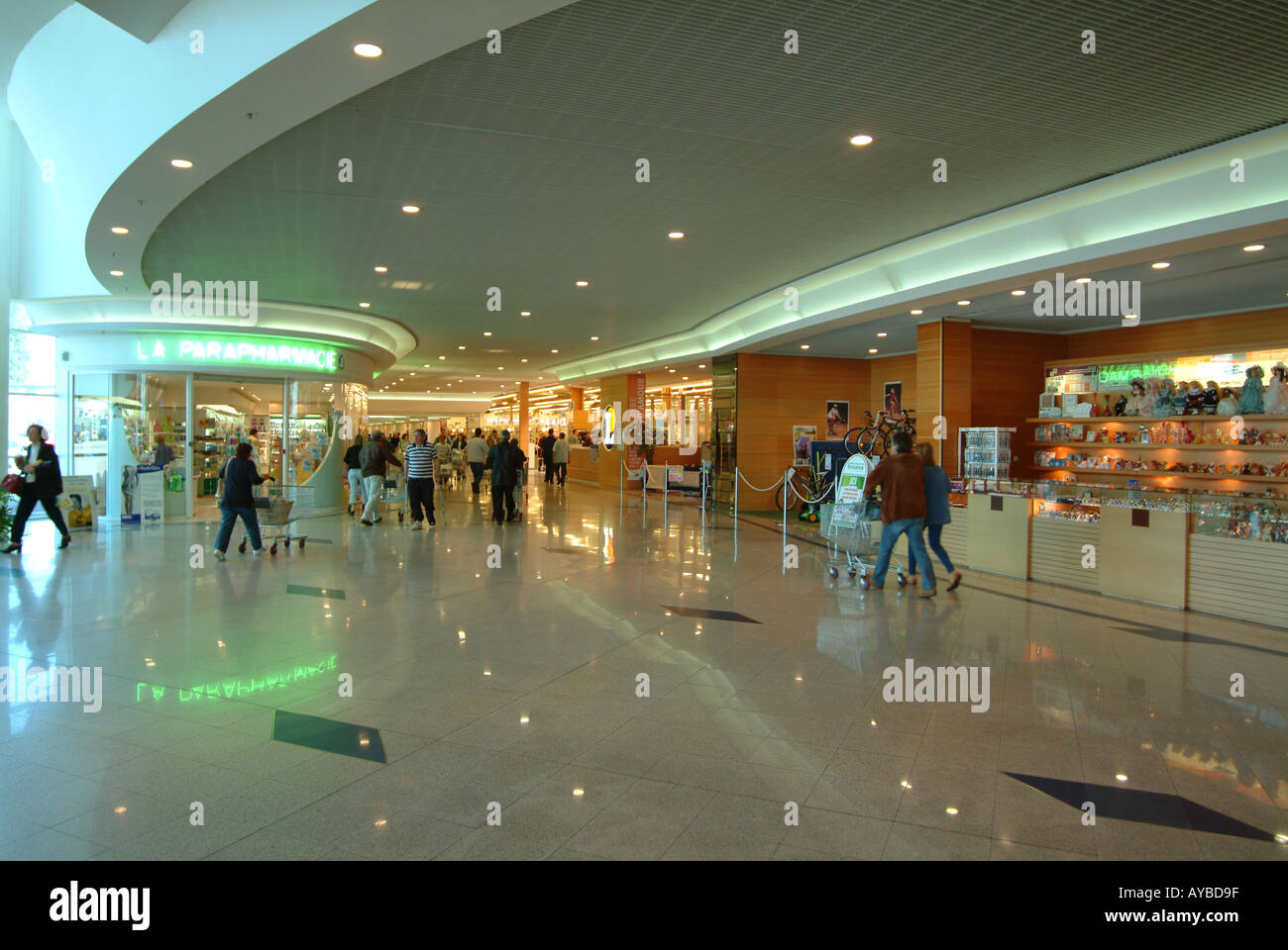 limogesMBF852 Limoges Haute Vienne Limousin France people shopping at ...