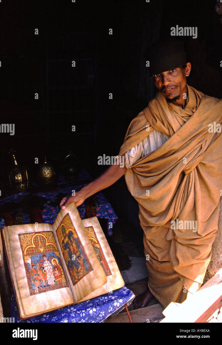 Illustrated bible hi-res stock photography and images - Alamy