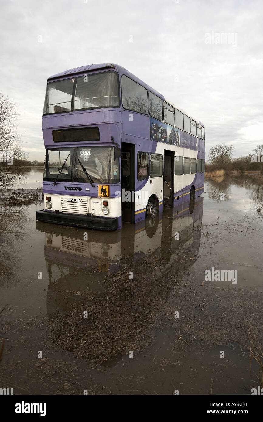 22nd Jan 2008 Double decker bus trapped in flood waters near Wressle ...