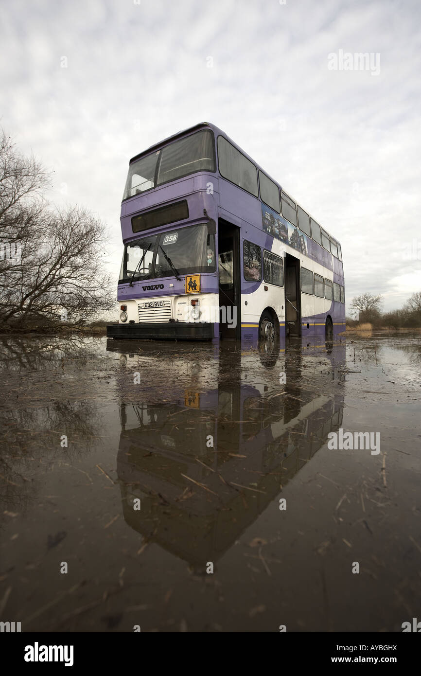 22nd Jan 2008 Double decker bus trapped in flood waters near Wressle ...